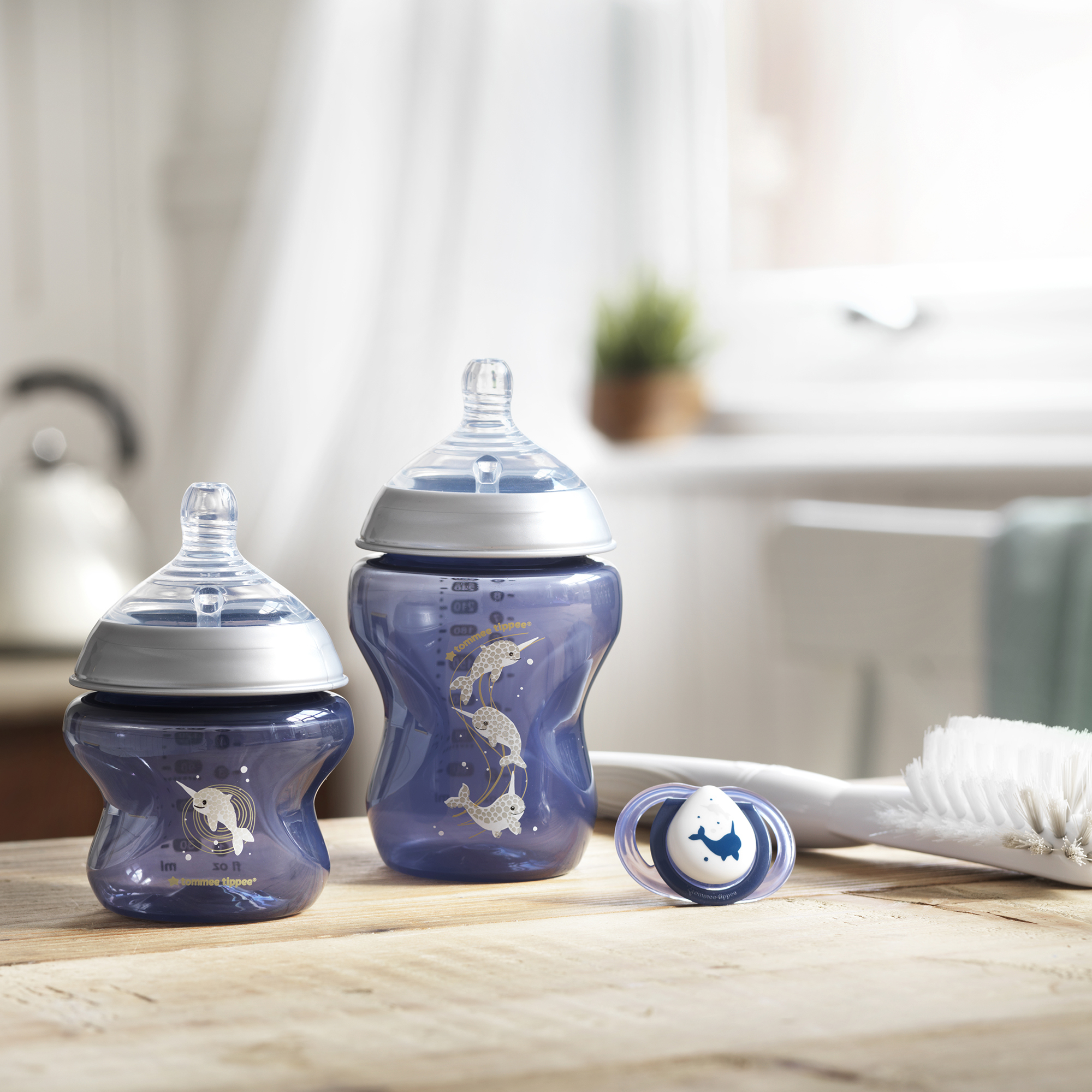 Coffret naissance 6 biberons + accessoires Narval de Tommee Tippee ... Coffret naissance 6 biberons + accessoires Narval de Tommee Tippee ...